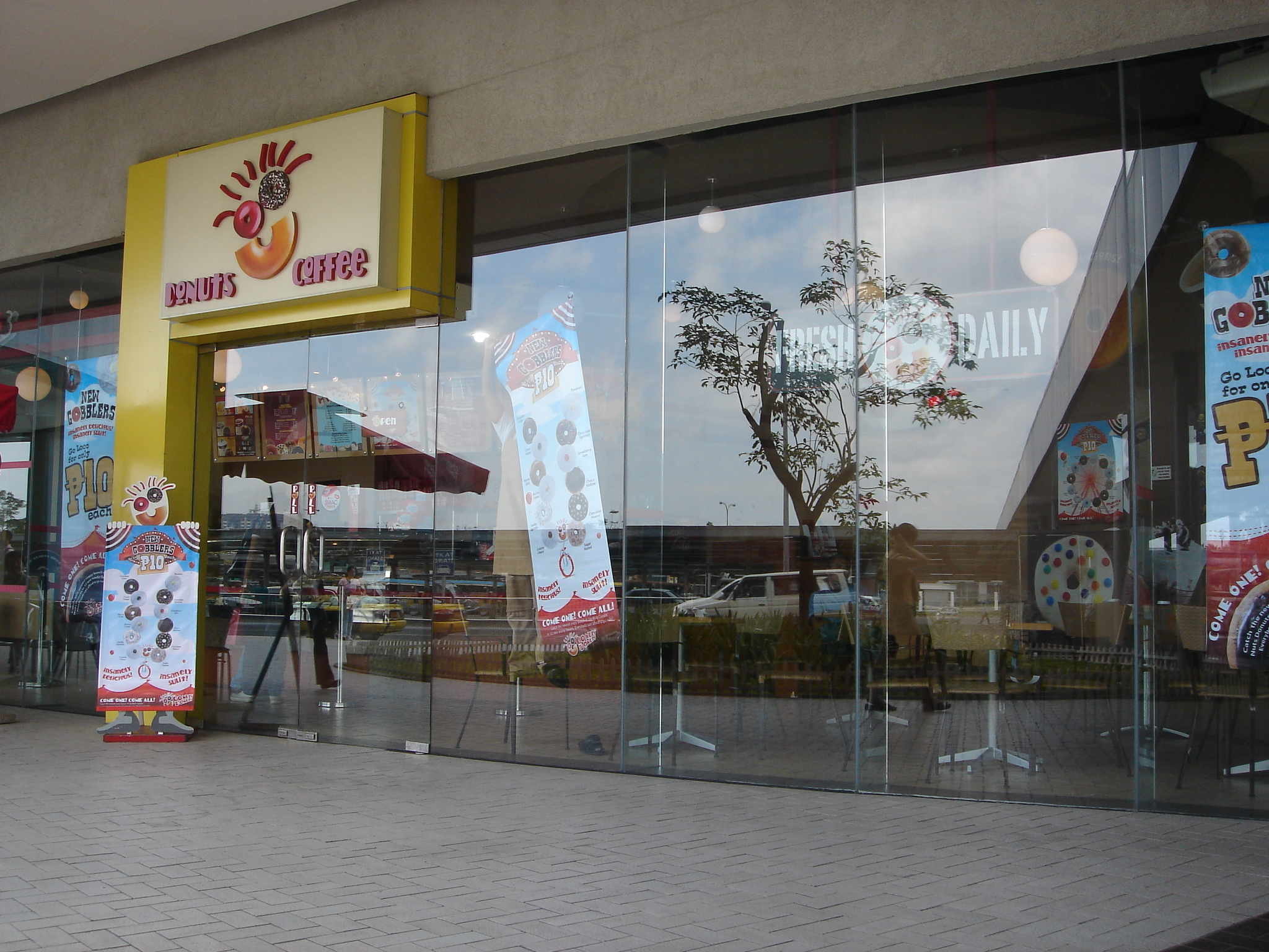 Go Nuts Donuts (SM Mall of Asia, Pasay, Metro Manila) Photos ...