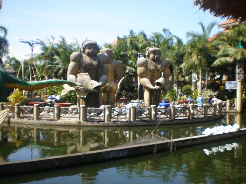 Isdaan Floating Restaurant (Gerona, Gerona, Tarlac) Photos ...
