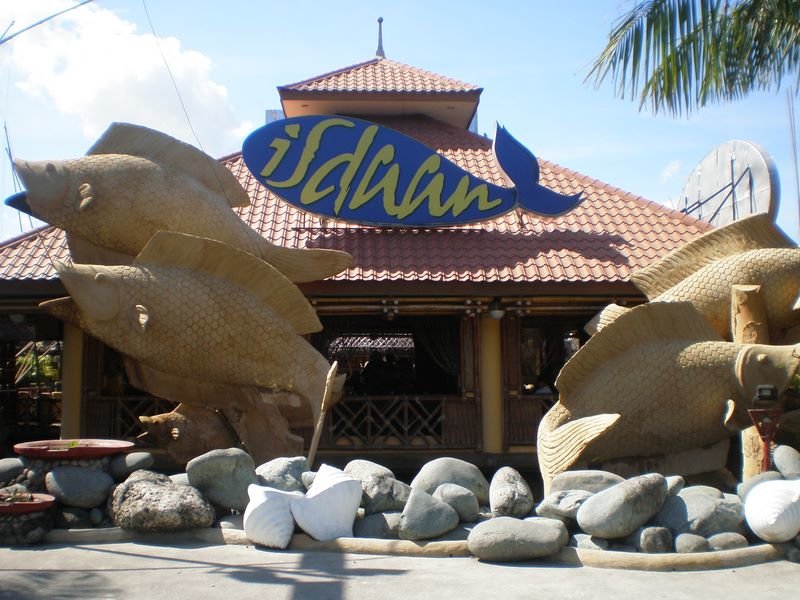 Isdaan Floating Restaurant (Gerona, Gerona, Tarlac) Photos ...
