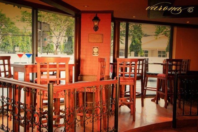 Rue Bourbon Bar & Restaurant (Salcedo Village, Makati, Metro Manila ...