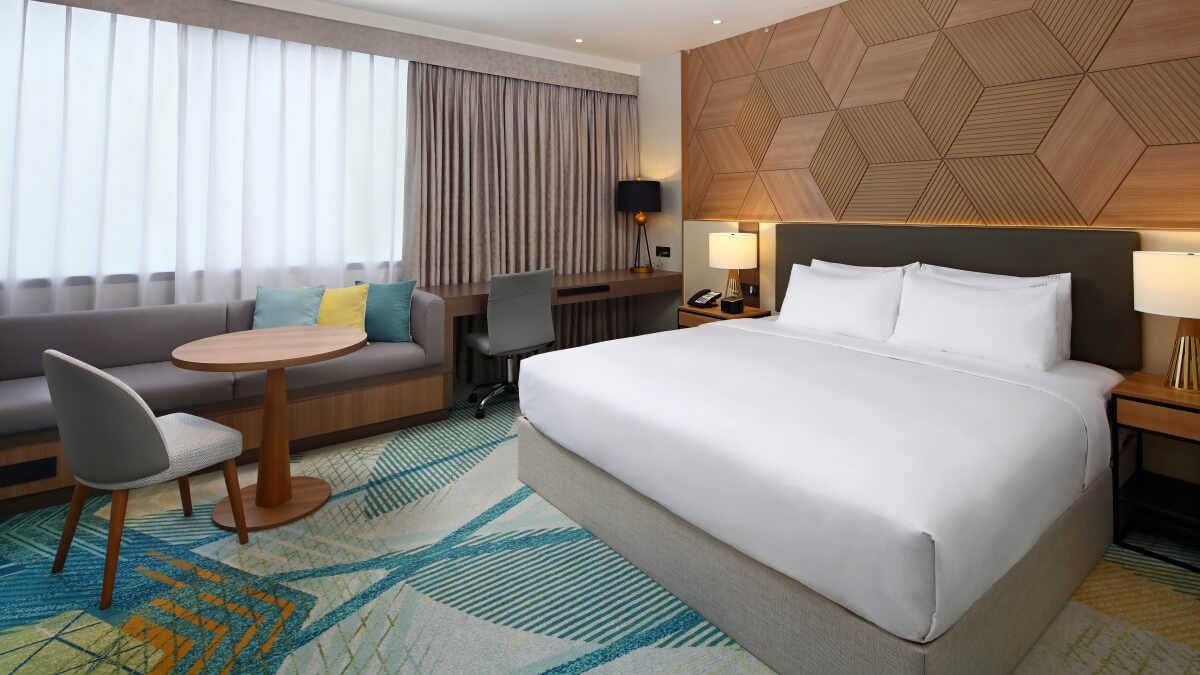 These Opening Promos From Holiday Inn Hotel in Cebu City Are a Can’t ...