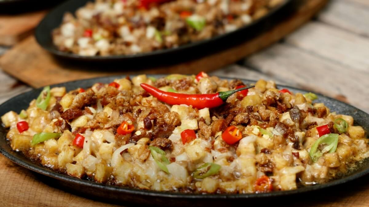 The Sizzling Tofu from this Iconic Resto Just Got a Sisig Upgrade ...