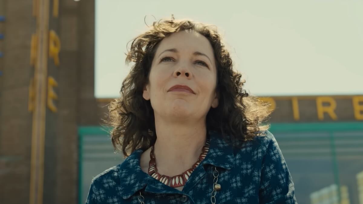 A Lovely Illusion: a review of ‘Empire of Light’ - ClickTheCity