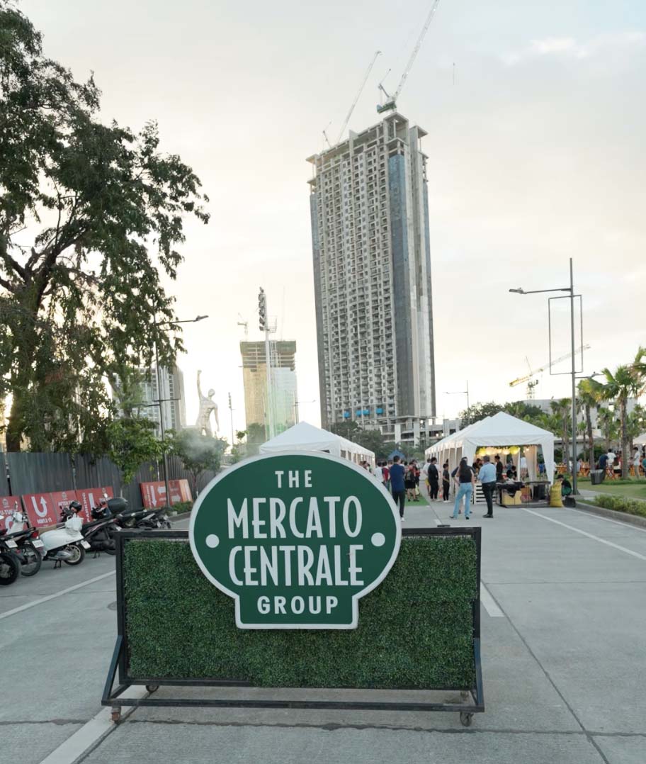 Bridgetowne Lights The Towne with Bursting Lights, Great Music and Good ...