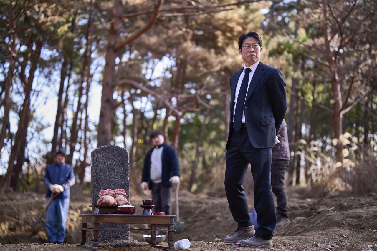 MOVIE REVIEW: 'Exhuma' is an intelligent well-crafted horror film ...