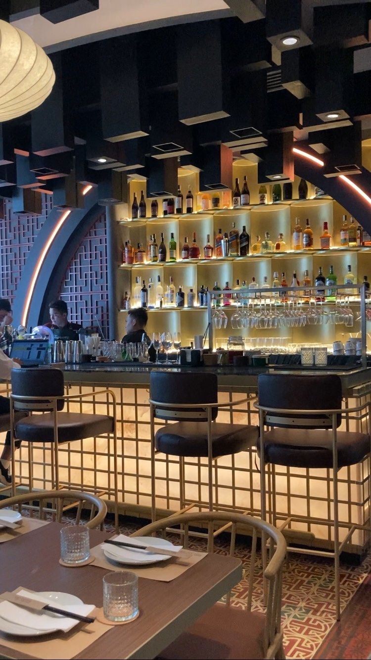 Modern Chic Chinese Resto-Bar Red Lotus ng Modern Shang Blooms sa BGC ...